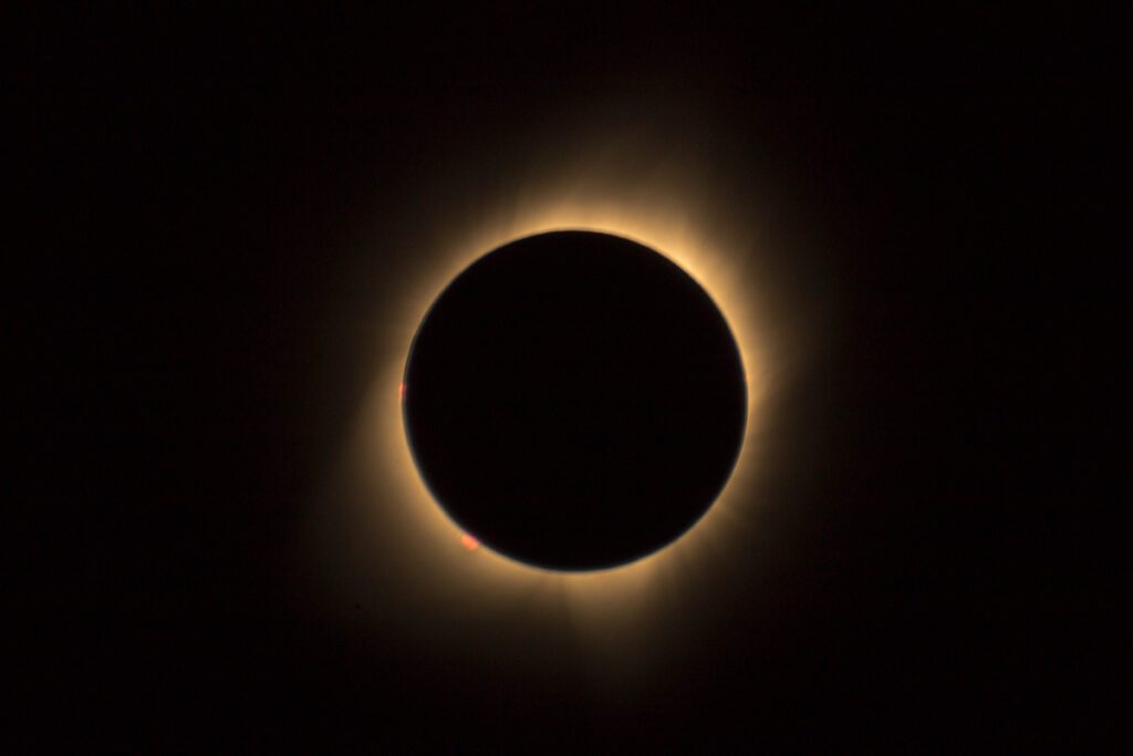 Eclipse solar híbrido: guía para entender y disfrutarlo - Ecoarmonia