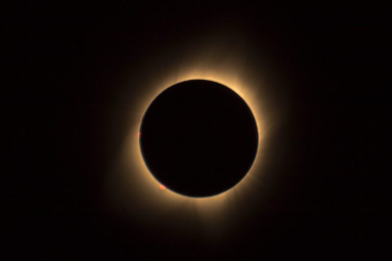 Eclipse solar híbrido: guía para entender y disfrutarlo - Ecoarmonia
